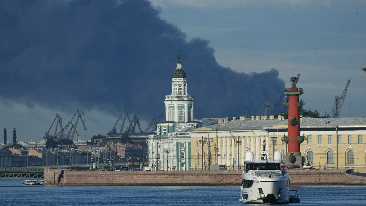 Ukraińskie drony uderzyły w Sankt Petersburg. Płoną terminale naftowe